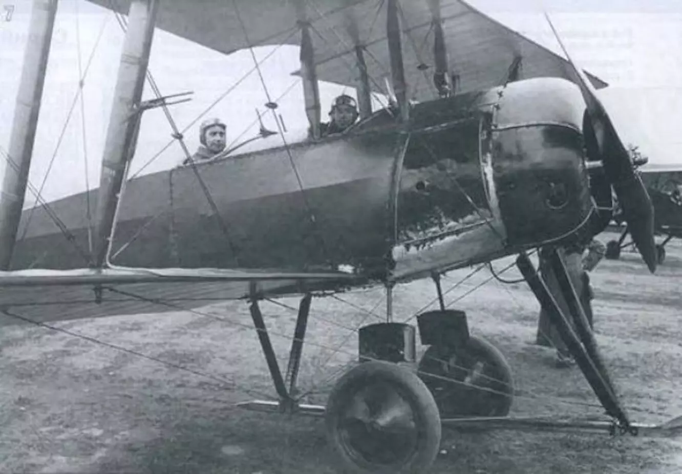 U-1 (1921), fyrsta flugvélin hönnuð af Nikolai Polikarpov. Polikarpov var vinur og samstarfsmaður Sikorskys, en ólíkt þeim síðarnefnda neitaði hann að flytja úr landi og starfaði í Sovétríkjunum. Þjálfunin U-1 var þróuð á grundvelli hins handtekna breska Avro 504 með þátttöku Sergei Ilyushin. Polikarpov, á þeim tíma yfirhönnuður ríkisflugvélaverksmiðjunnar nr. 1 (áður Dux), var 29 ára gamall.