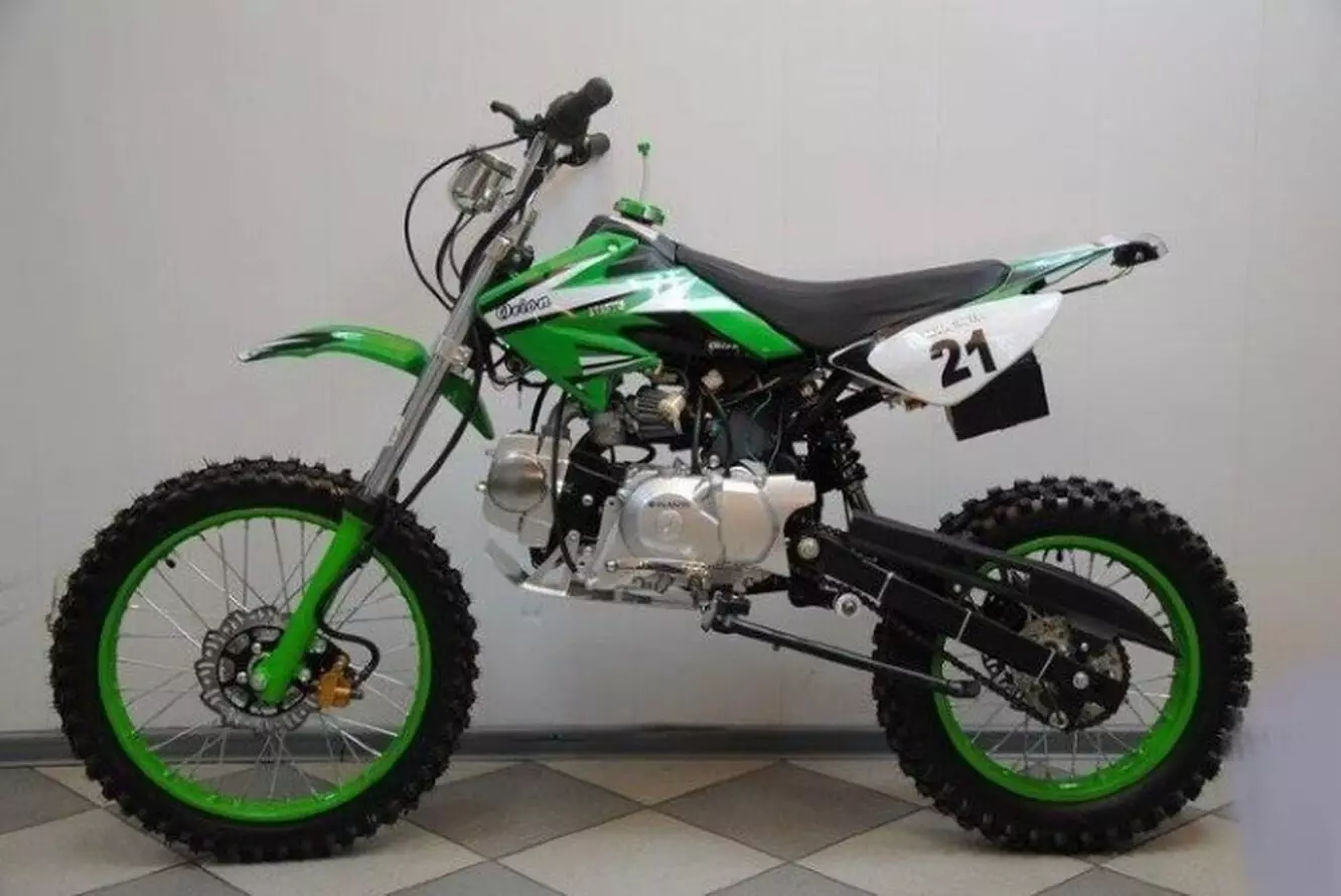 Avantis (San Pietroburgo). L'azienda è stata fondata nel 2009 ed è principalmente impegnata nella fornitura di motocicli importati. Tra i prodotti a marchio proprio ci sono diverse pit bike leggere. Nella foto è Avantis Orion 125.