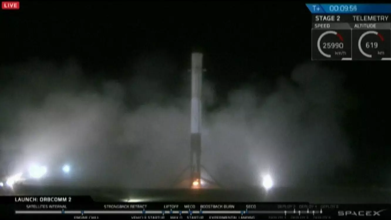 The private company SpaceX successfully carried out a vertical landing of the rocket. And this is absolutely unbelievable, since usually rockets are simply thrown into the ocean, from where they are then taken out for a lot of money, or they are allowed to burn out in the atmosphere. SpaceX, on the other hand, vertically landed the rocket on a floating platform. In theory, this technology will greatly reduce costs and time between launches.