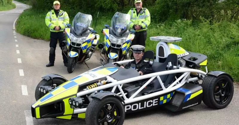 Os coches de policía máis insólitos da historia