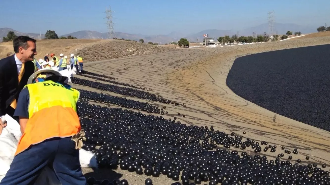 96 Millionen Plastikballons haben Kalifornien vor der Dürre gerettet 30012_1