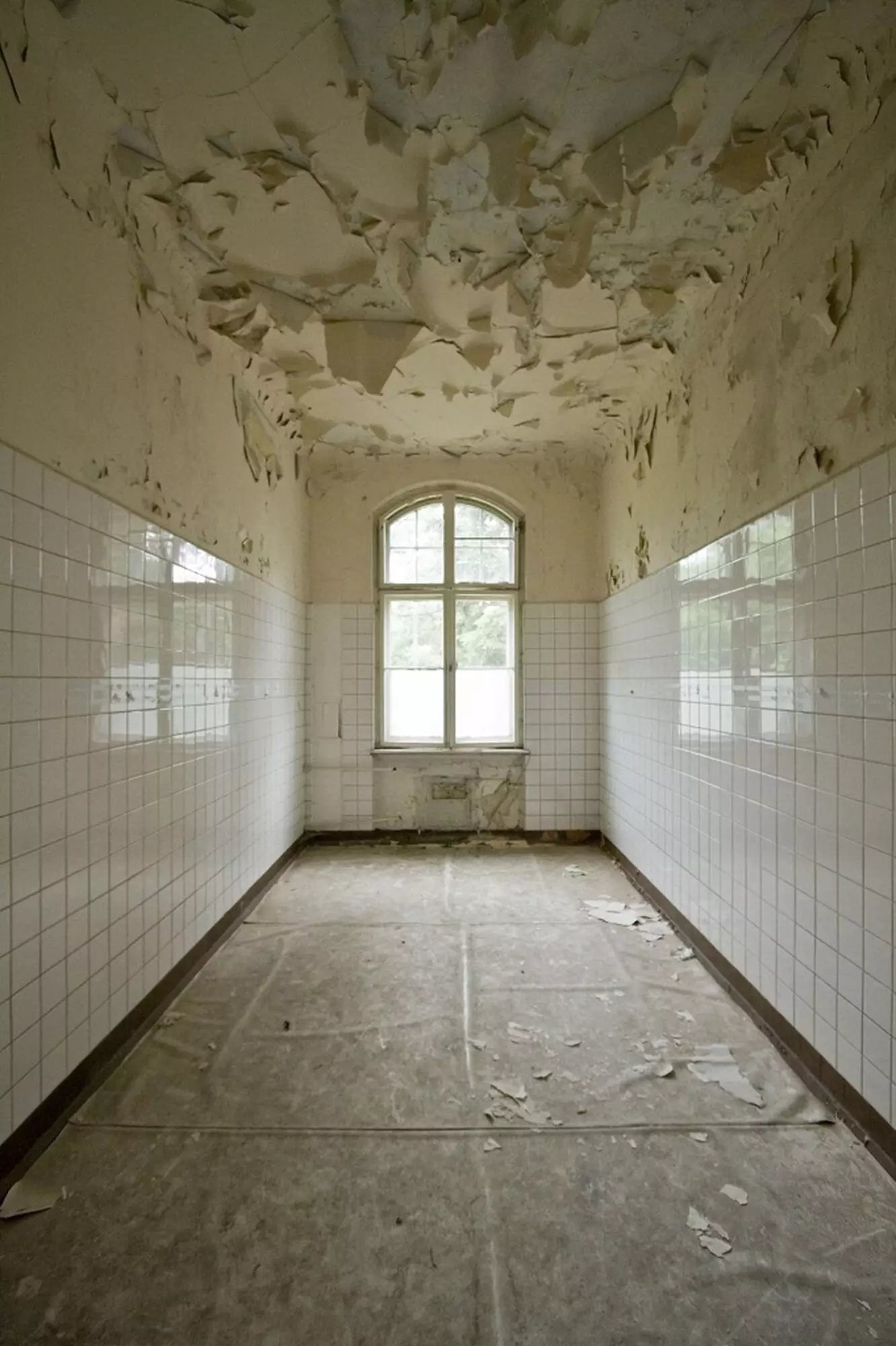 Abandoned hospital 30212_11