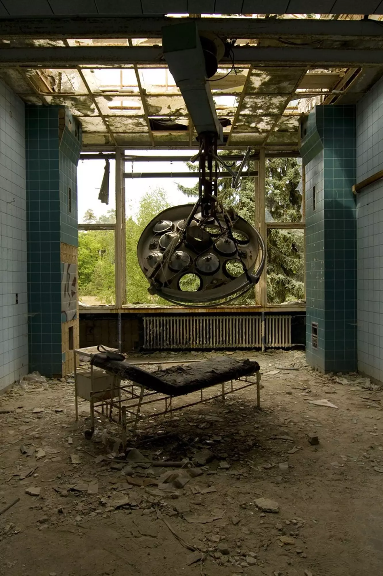 Abandoned hospital 30212_2