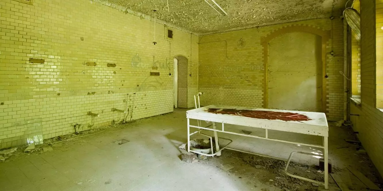 Abandoned hospital 30212_5