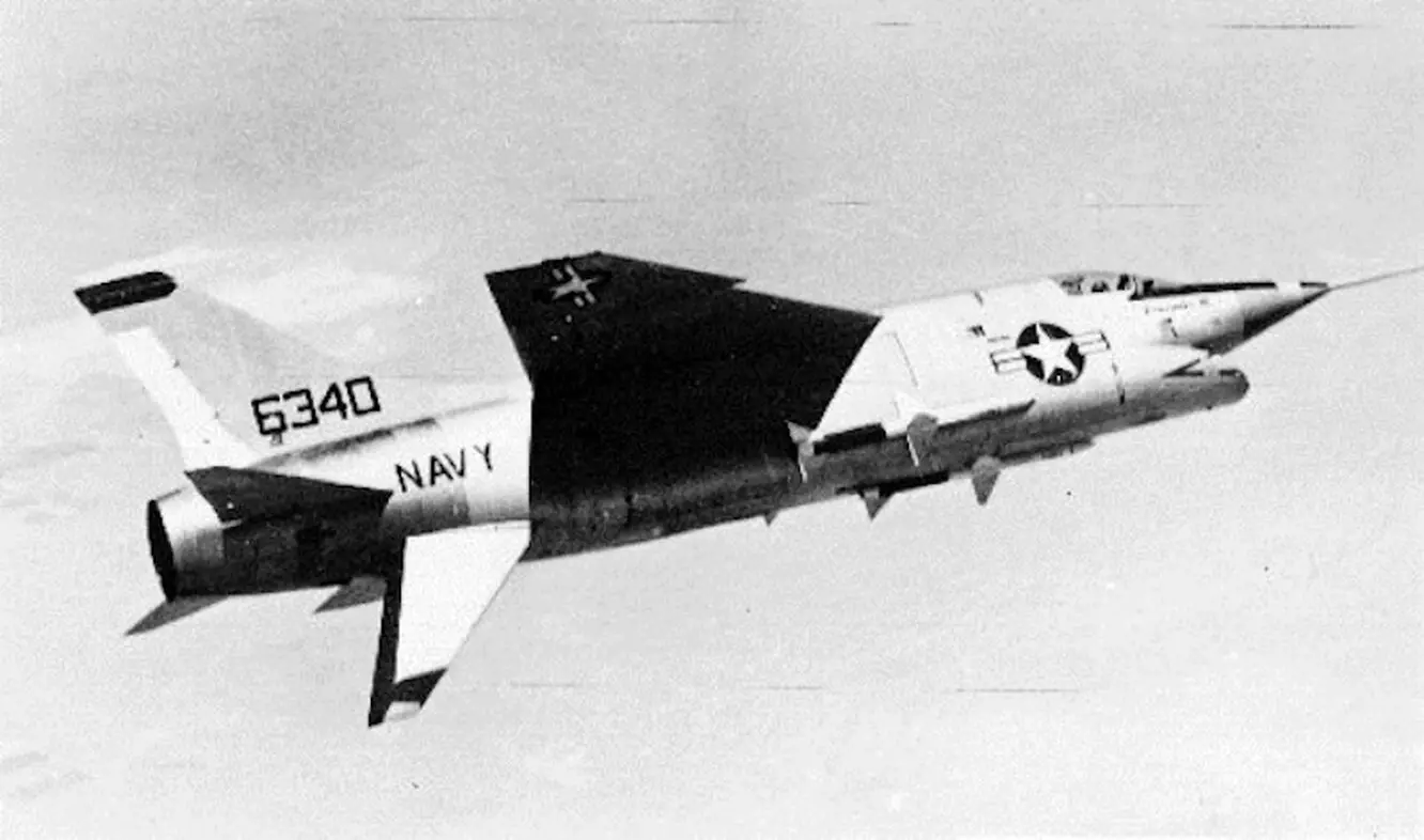 Vought XF8U-3 Crusader III, 1958. Dit jager soe de opfolger wêze fan de treflike F-8 Crusader. Mar syn konkurrint wie de legindaryske F-4 Phantom, dy't úteinlik wûn. In team fan twa piloaten, by steat om te fieren ferskate taken, waard rated heger as de bêste snelheid en manoeuvreerberens sjen litten troch de Crusader III.