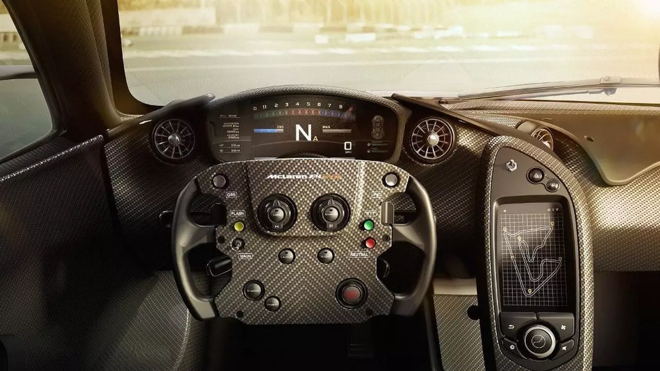 McLaren P1: mgbe ọrụ karịrị ụdị. Tachometer kwụ ọtọ, ihe ngosi gia na mita ọsọ. Ọ dịghị ihe ọzọ!