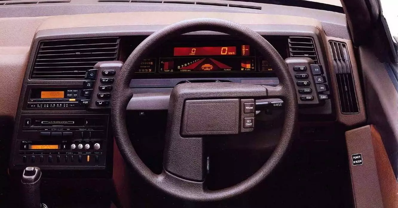 Subaru XT Turbo: alles is hjir ûngewoan. Mar sjoch gewoan nei dizze 3D-tachometer!