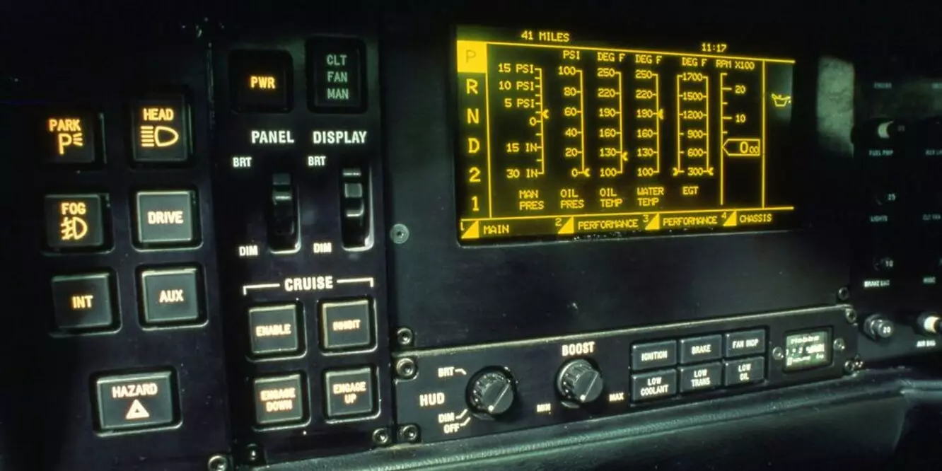 Vector W8: ही सुपरकार 1990 च्या दशकातील सर्वात विचित्र कार होती. अशा जटिल उपकरणांमध्ये काही मुद्दा होता का? महत्प्रयासाने.