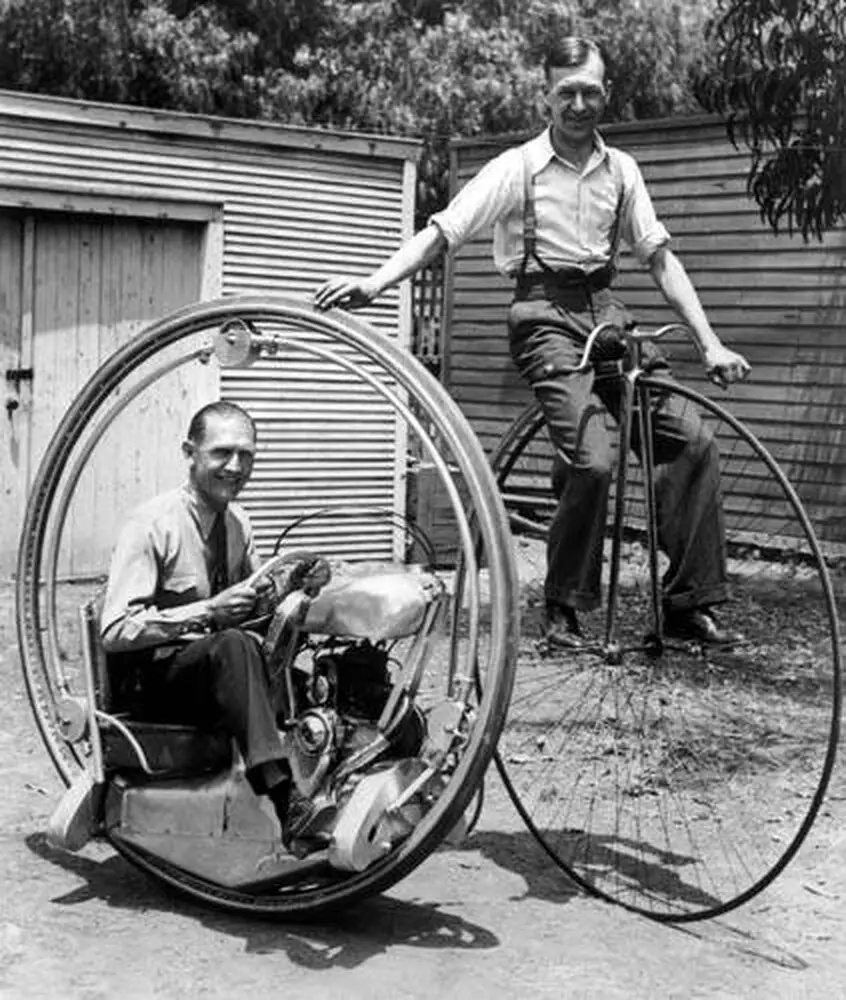 Walter Nixon ja hänen yksipyöränsä. 1936