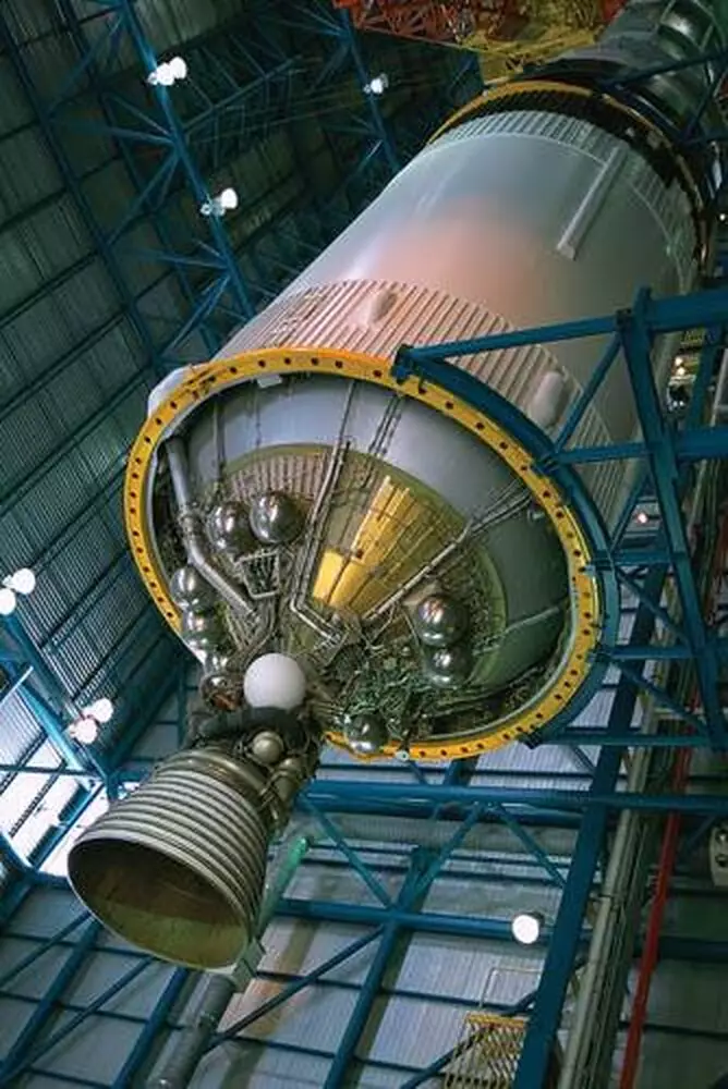 S-4B 火箭是 Wernher von Braun 的另一個創意的第三階段 - 美國最強大的運載火箭土星五號。後者有 13 次成功發射（從 1967 年到 1973 年）。在她的幫助下，一個男人踏上了月球