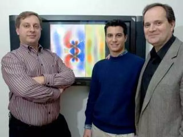 Развојни тим, с лева на десно: Марин Сољачић, Аристеидис Каралис и Џон Јоанопулос