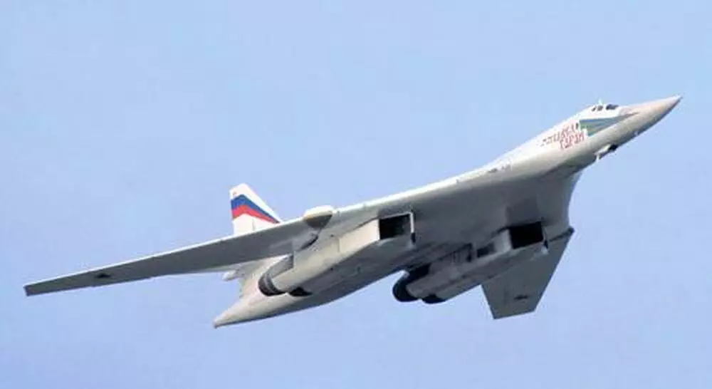 ຂໍ້ກໍານົດທີ່ຂັດແຍ່ງກັນສໍາລັບລູກລະເບີດຍຸດທະສາດ Tu-160 (ໄລຍະການບິນຍາວ, ເອົາຊະນະການປ້ອງກັນທາງອາກາດຂອງສັດຕູໃນລະດັບຄວາມໄວ supersonic, ຄວາມໄວເຮືອ subsonic, takeoff ຈາກ runways ສັ້ນ) ພຽງແຕ່ສາມາດບັນລຸໄດ້ໂດຍການນໍາໃຊ້ປີກເລຂາຄະນິດທີ່ປ່ຽນແປງໄດ້.