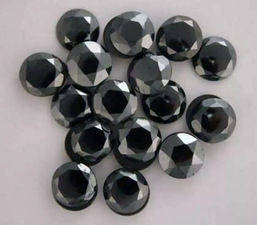 Alcune varietà di ematite sono ampiamente utilizzate come pietra ornamentale.