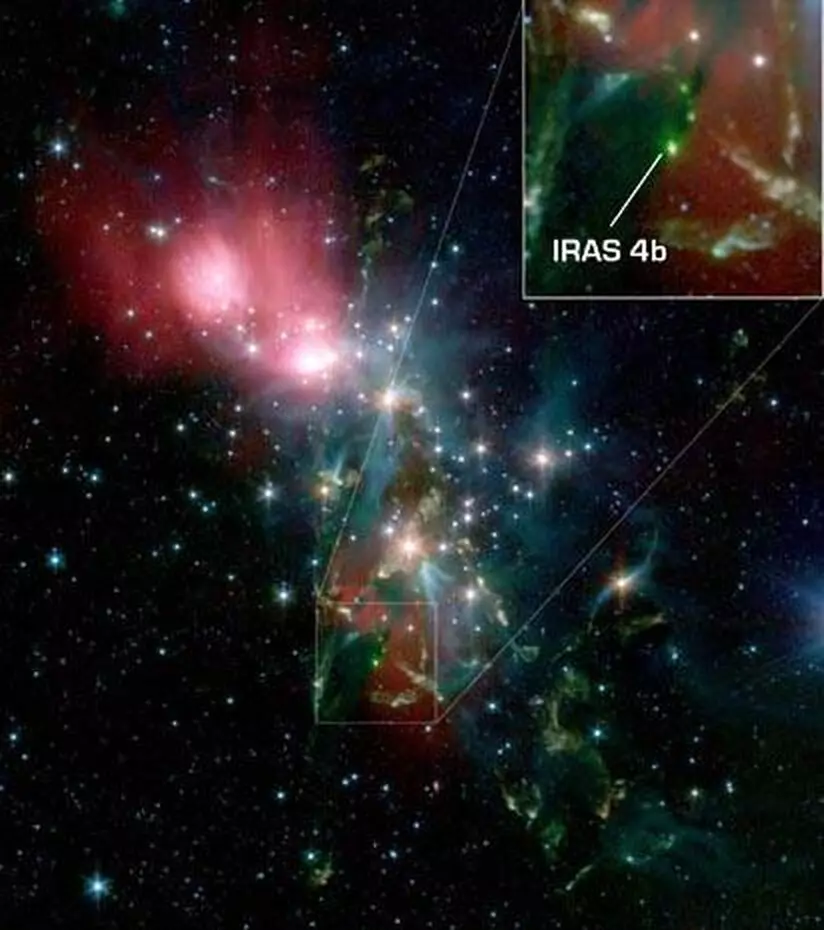 የወጣት ስርዓት NGC 1333-IRAS 4Bን የሚያካትት ስታር ክራድል NGC 1333