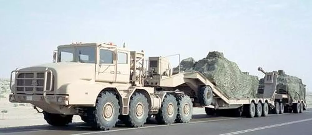 Par exemple, des transporteurs de chars MZKT-74135 sont fournis aux Émirats arabes unis: ce sont eux que l'armée arabe a préférés dans les appels d'offres aux tracteurs de constructeurs automobiles plus connus