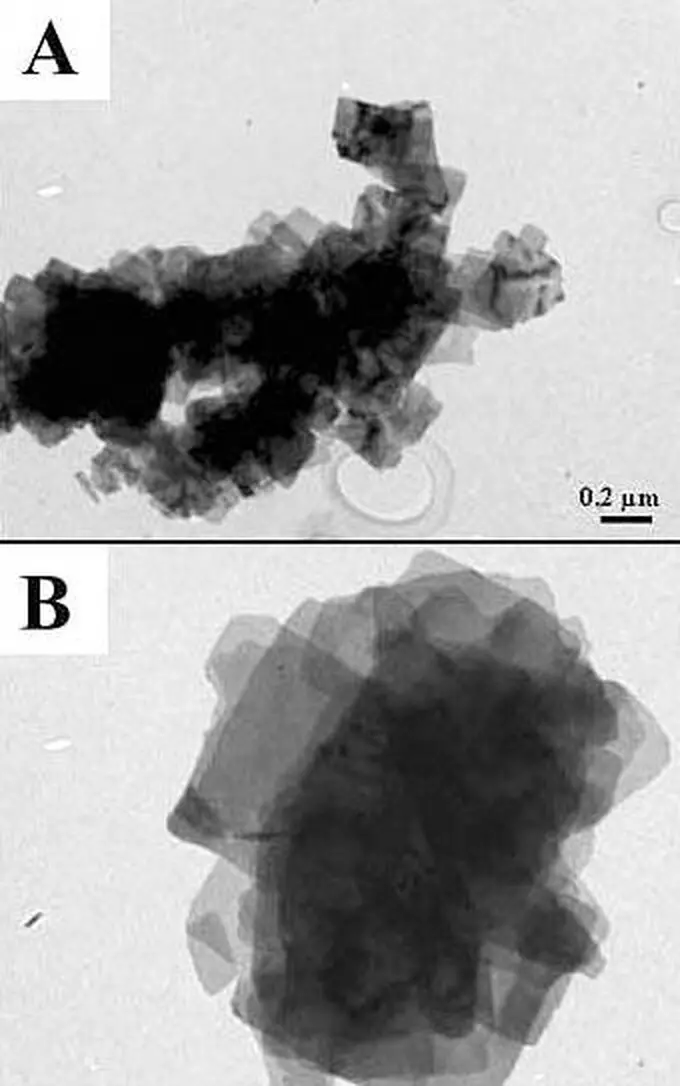 Et bilde av kjemisk syntetisert vismutmanganitt tatt med et tunnelelektronmikroskop: nanopartikler er kvadratiske i tverrsnitt