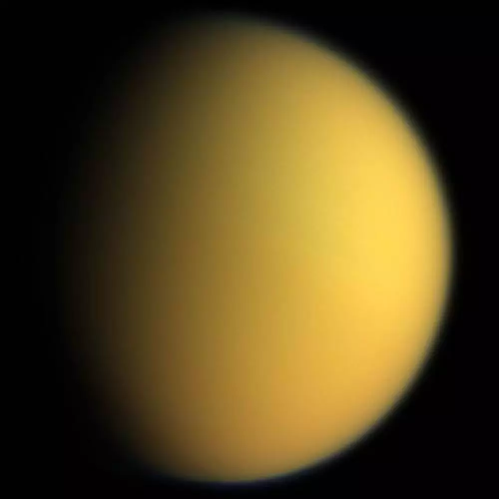Šādi patiesībā izskatās Titāns.