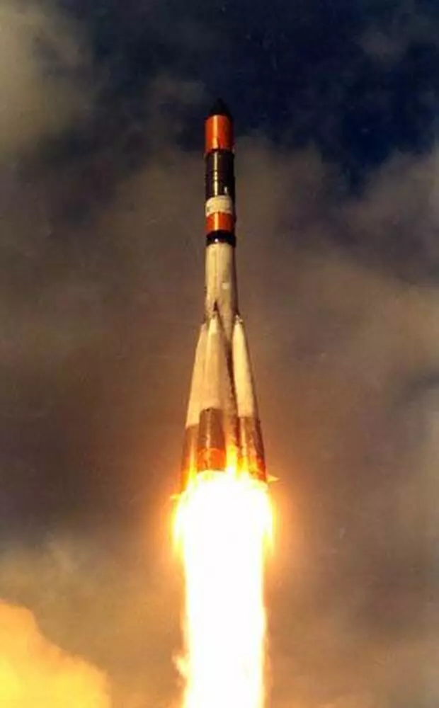 I-rocket ye-Molniya-M yasungulwa kwi-Plesetsk cosmodrome, ibeka i-satellite yomkhosi waseRashiya kwi-orbit.