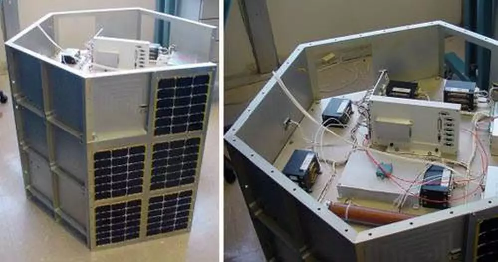 FASTSAT-prototipo: sesangula mikrosatelito ĉirkaŭ 1 m laŭlarĝe, neta pezo 90 kg, kapabla porti utilajn ŝarĝojn ĝis 50 kg