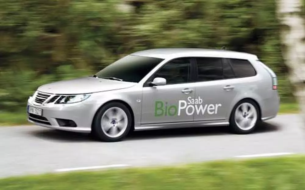 Saab BIO Power. Mobil Swedia nganggo bensin murni lan E-85 (85% etanol, 15% bensin). Nalika nyopir E-85, output mesin Saab mundhak (amarga tambah tekanan turbo boost, sing ngidini jumlah oktane etanol sing luwih dhuwur bisa digunakake kanthi apik)