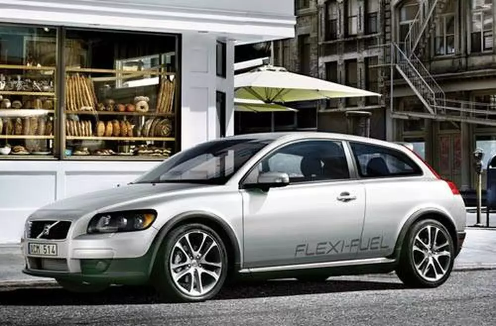 Volvo C30, S40 und V50 mit einem 1,8-Liter-Motor und Volvo S80 und V70 mit einem Zwei-Liter-Motor werden in der Flexifuel-Version (betrieben mit Benzin und E-85) angeboten. Beim C30 erhöht sich der Verbrauch beim Umstieg von Benzin auf E85 von 7,3 auf 10,3 Liter pro 100 km, was aber durch einen niedrigeren Preis ausgeglichen wird.