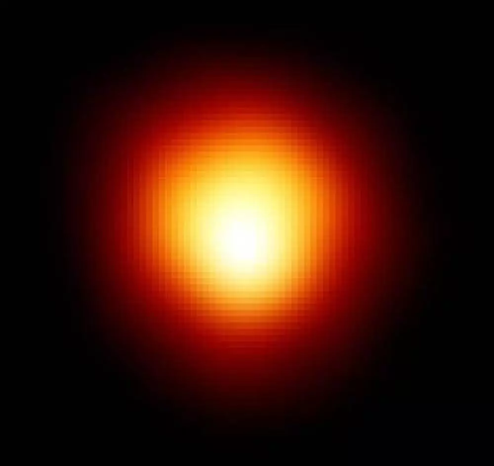 Najpoznatija zvijezda ove klase je veličanstveni Betelgeuse (Alpha Orionis)
