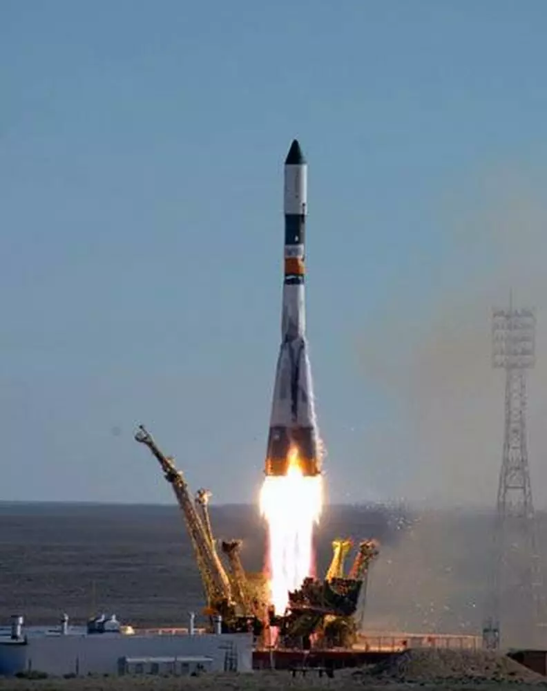 Soyuz-U ڪيريئر راڪيٽ جو ڪامياب لانچ Progress M-64 ڪارگو ٽرانسپورٽ گاڏي سان ڪيو ويو Baikonur Cosmodrome کان.