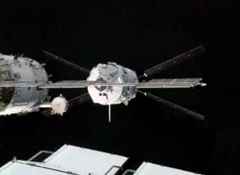 ATV Jules Verne se apropie de ISS