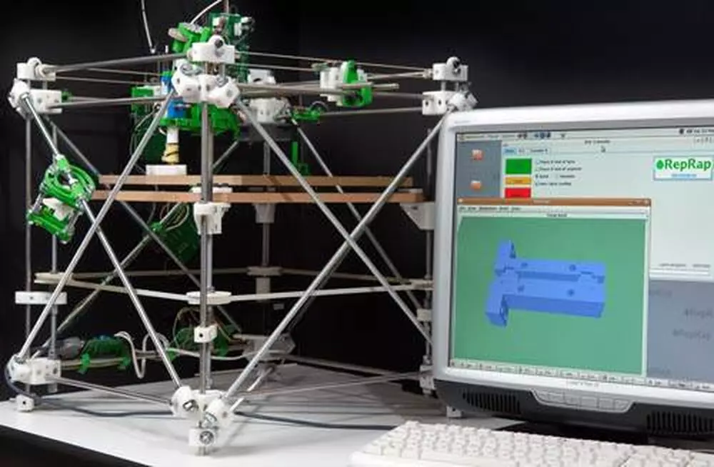 RepRap と彼のコンピューター