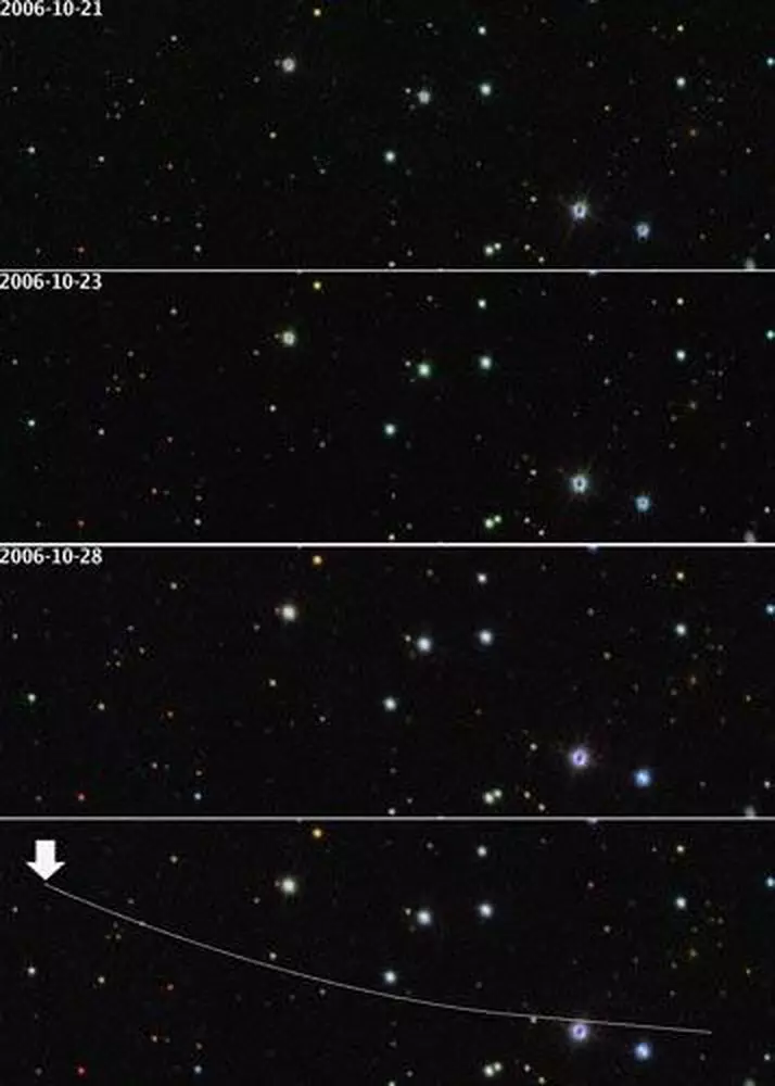 Fotogrames seqüencials de la supernova SDSS-II preses els dies 21, 23 i 28 d'octubre de 2006. L'objecte SQ372 es mou en la seva òrbita, mentre que la posició de les estrelles més llunyanes es manté inalterada.