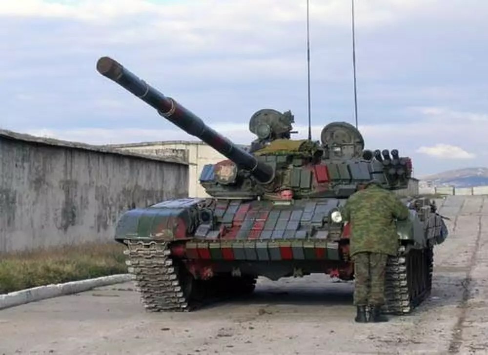 T-72AV ak pwoteksyon dinamik gon