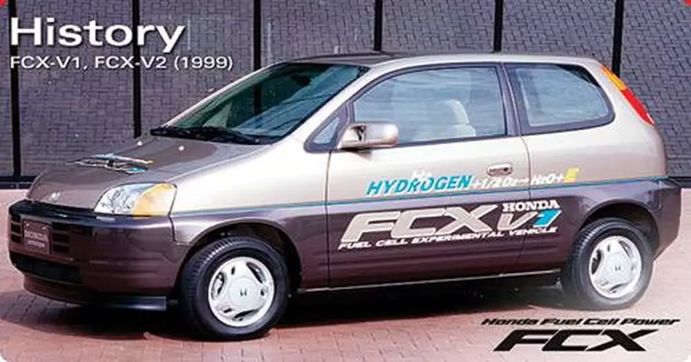 1999 Honda stel die eerste FCX-V1 en FCX-V2 waterstofmotor prototipes bekend