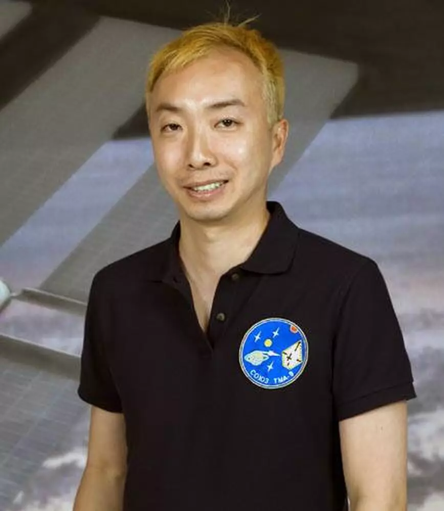 Der gescheiterte Weltraumtourist Dasuke Enomoto versucht, das von ihm gezahlte Geld zurückzubekommen – 21 Millionen Dollar