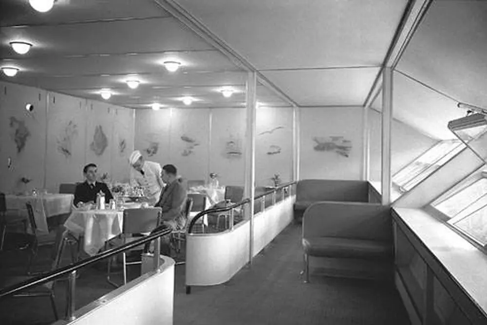W kabinie Hindenburga pasażerowie mogli cieszyć się luksusem elitarnej restauracji