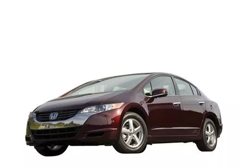 Honda ၏ FCX Clarity ကားများသည် ကယ်လီဖိုးနီးယားတွင် ဟိုက်ဒရိုဂျင်ဖြင့် လည်ပတ်နေပြီဖြစ်သည်။