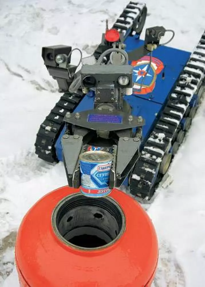 Tulad ng sa isang tangke: combat robot ng Ministry of Emergency Situations 326791_4