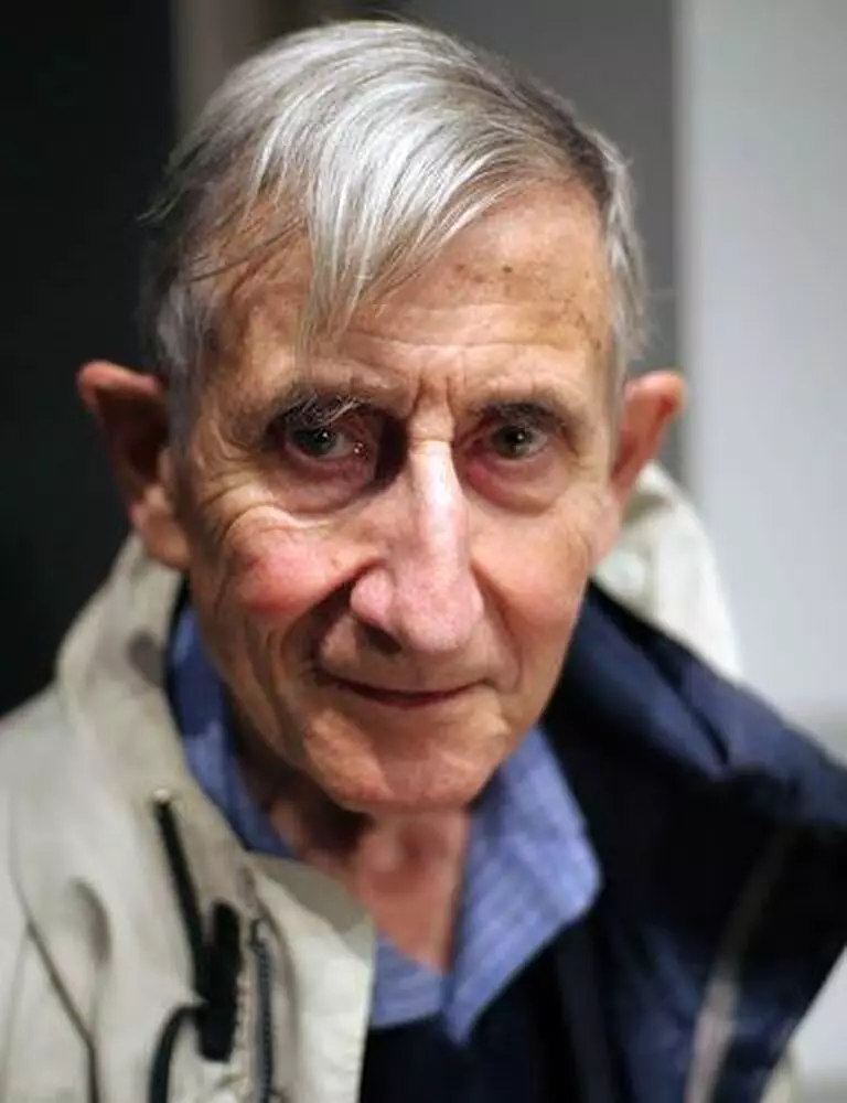 Legenda Freeman Dyson faris malferman prelegon en Moskvo