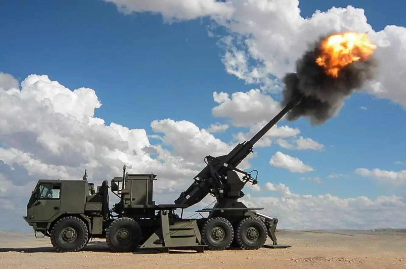 خود سے چلنے والا Howitzer Denel T5