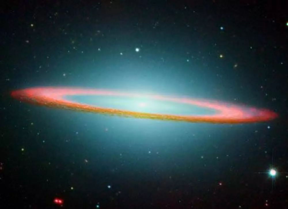 草帽星系：将一些光子变成“变色龙粒子”或许可以解释为什么这个美丽的星系没有理论上应该的那么亮