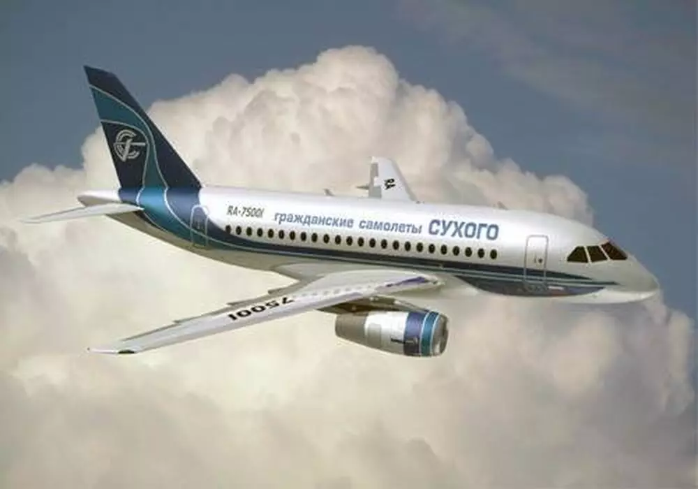 Satu-satunya pertunjukan perdana International Aerospace Show di Le Bourget adalah pesawat penumpang jarak menengah Rusia Sukhoi Superjet 100