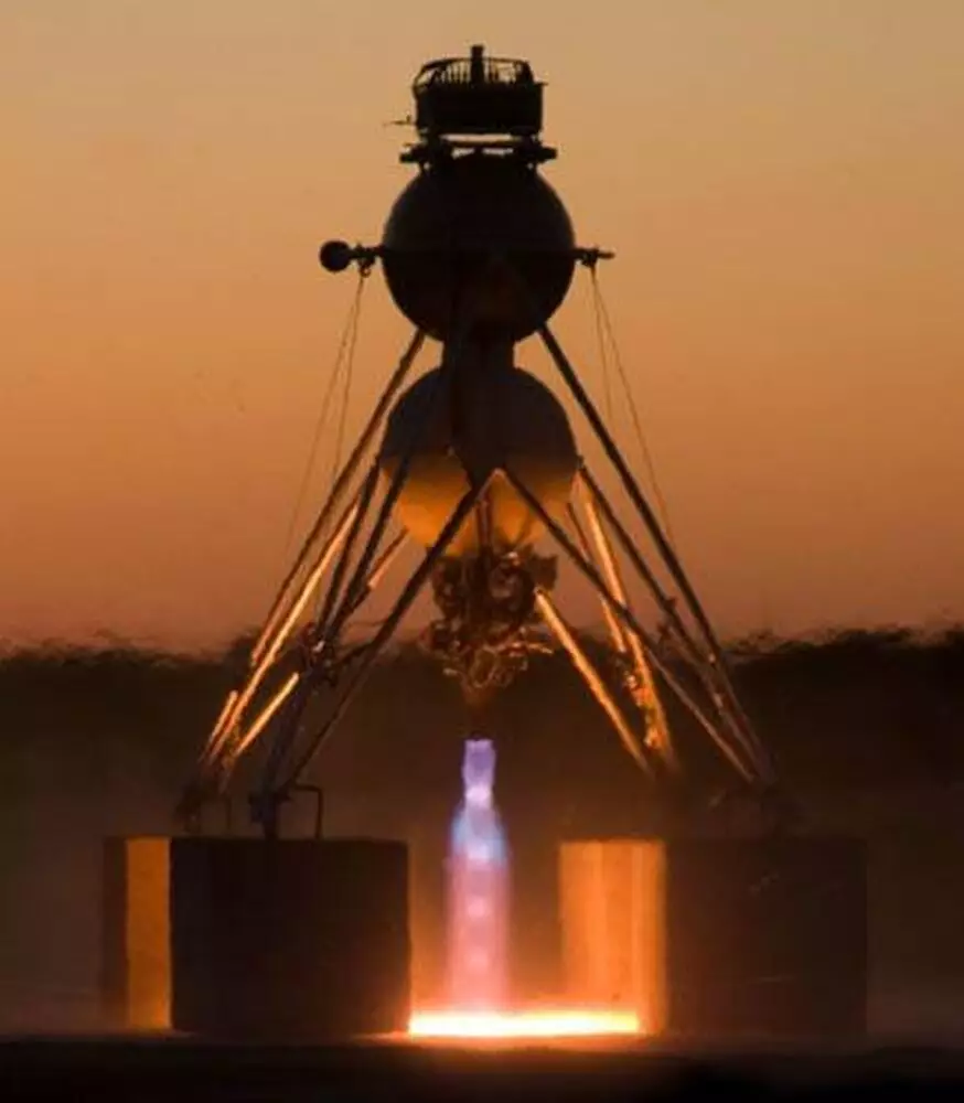 Lunar Lander Challenge'ın ilk aşaması, 2008'de Armadillo Aerospace tarafından Pixel'in önceki sürümüyle başarıyla test edildi.