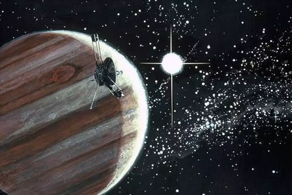 „Pioneer 10“ virš Jupiterio… Dabar jis yra daug toliau – maždaug 12 milijardų km atstumu nuo Žemės