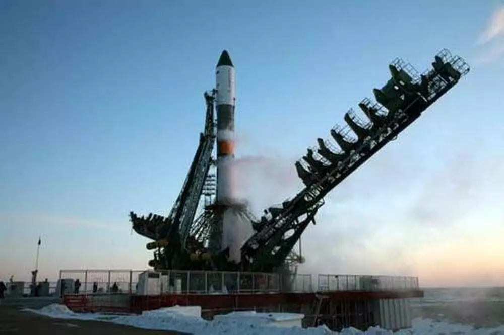Progress-M-04M flutningsgeimfari skotið frá Baikonur um borð í Soyuz-U skotfarinu
