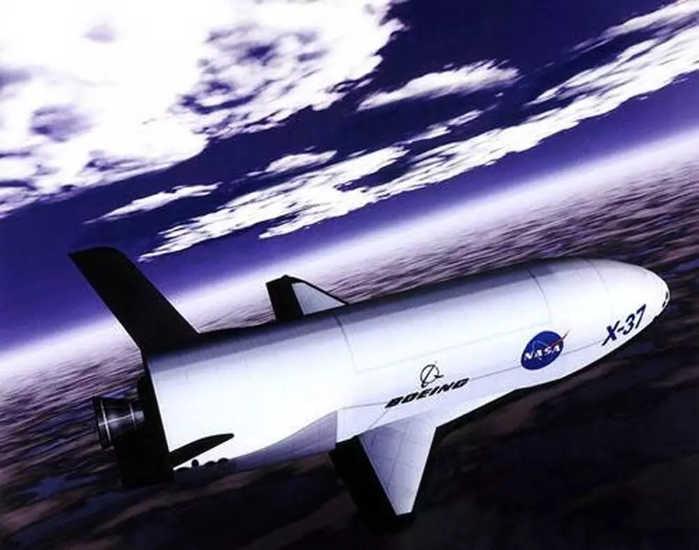 Awyren roced Boeing X-37b yn cyrraedd Cape Canaveral. Lansio prawf wedi'i drefnu ar gyfer Ebrill 19
