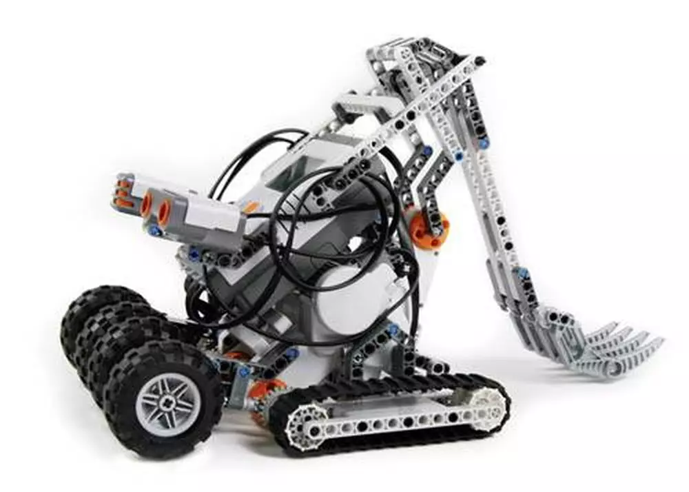 Lego Mindstorms. Tîp: çêkerê elektrîkê. Kontrolker: Lego NXT. Zêdetirî 256 KB bîra. Navber: USB, Bluetooth. Motor: 3 servomotorên bi senzorên goşeyê. Sensor: dûrbîna ultrasonic, mîkrofon, senzorê ronahiyê, senzora destikê. Rêvebir: xweser, li gorî bernameyê, ji têlefonek desta dûr. Dabînkirina hêzê: 6 bataryayên AA. Armanc: pêşxistina ramana mentiqî, hevrêziya tevgeran û jêhatîbûna sêwiranê, sabotaj, sîxur