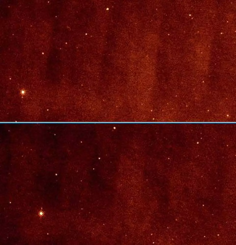 זה לא שינוי מסגרת: אותו אזור של השמים סביב קבוצת הכוכבים מזל שור, שצולם באינפרא אדום עם הבדל קטן בזמן. תזוזה של חפצים נגרמת על ידי תנועתם; אלה אסטרואידים. באופן כללי, אם אתה מסתכל על מערכת השמש בקרני אינפרא אדום, הרוב המכריע של עצמים בהירים יהיו כהים (בולטים היטב קרני שמש וחוממים היטב) פסולת קוסמית-אסטרואידים