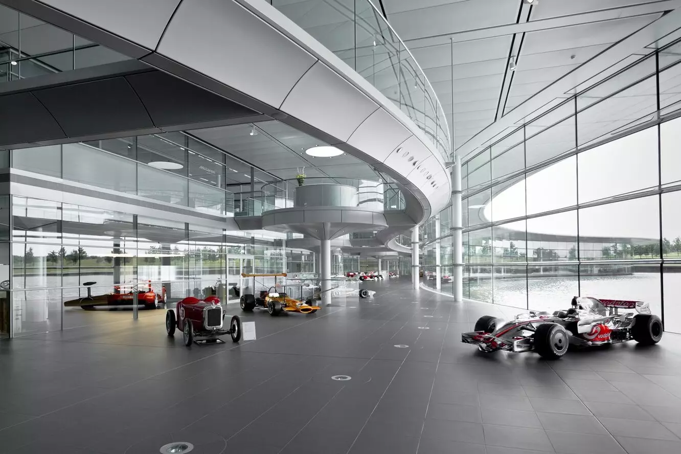 McLaren's Glass Fortress: Workshop 330584_7