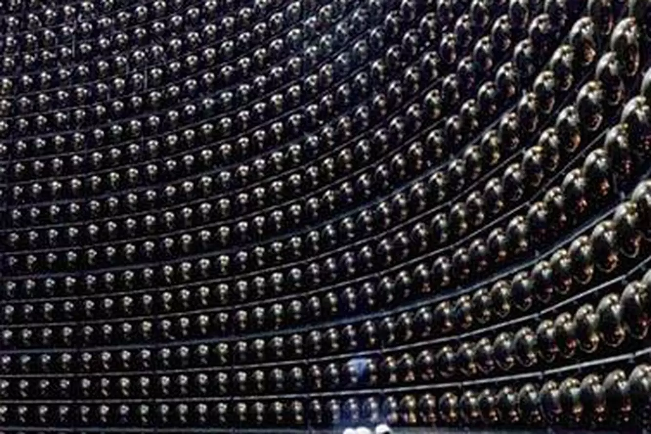 Sirta Muujinaysa: Neutrino Basaasnimada