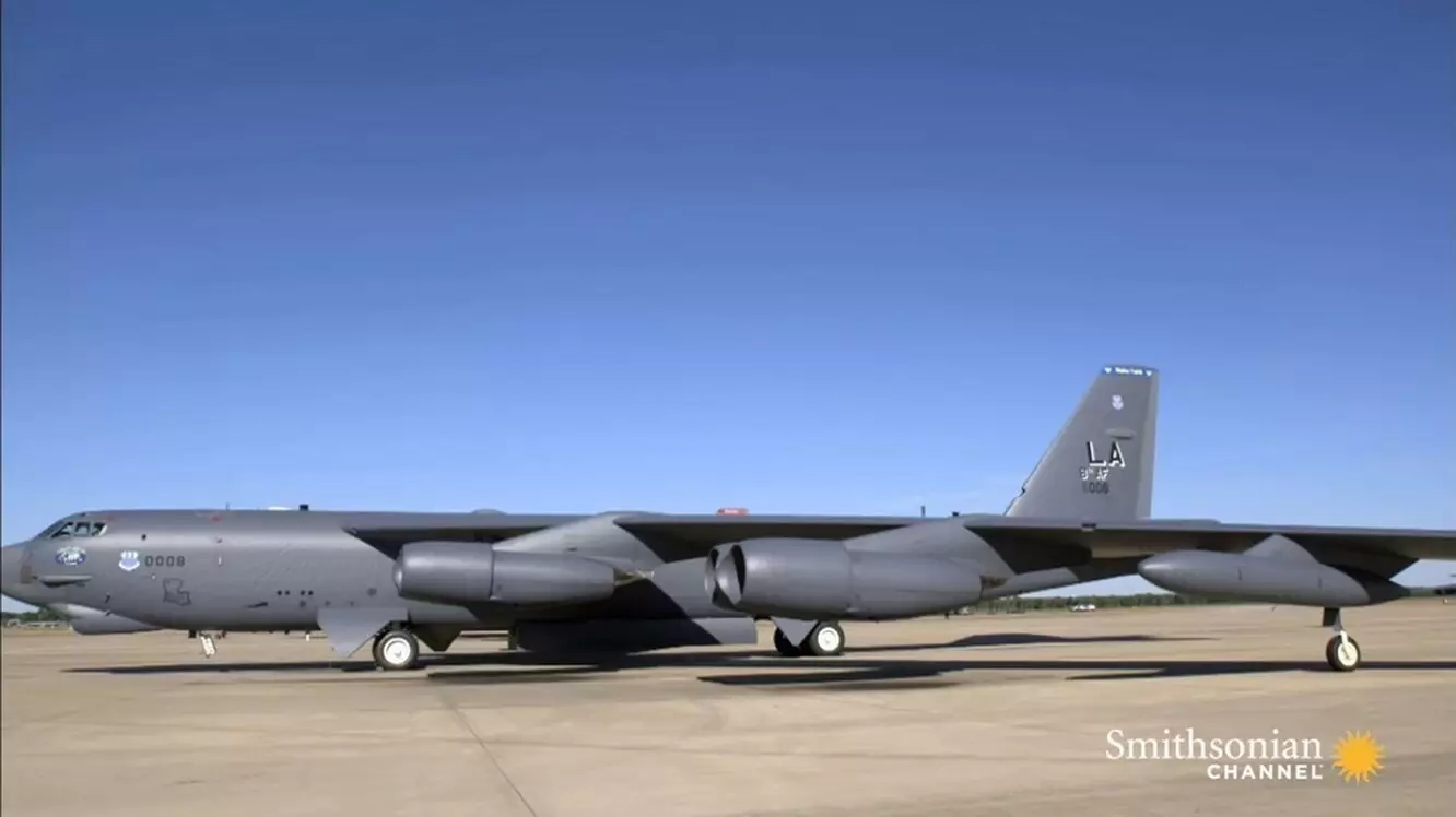 Тежък американски бомбардировач B-52: как доставя термоядрени бомби и транспортира оръжие 331187_2