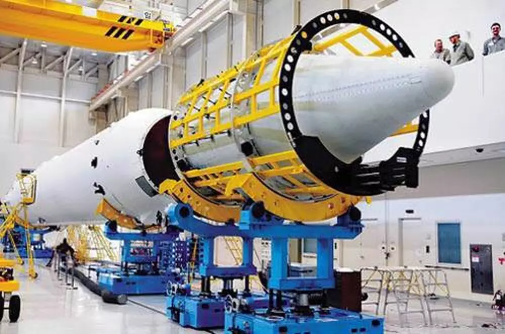 En Sud-Koreio lokaj kaj rusaj specialistoj kune preparas la trian lanĉon de la lanĉo-veturilo KSLV-1